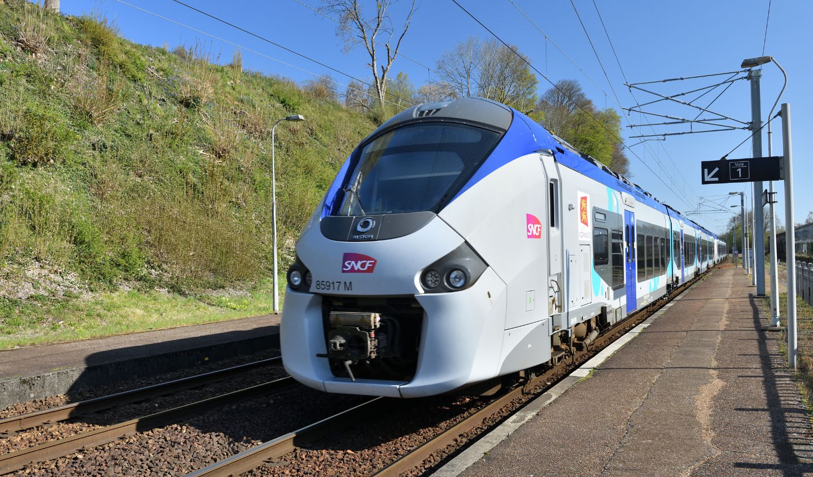 SNCF: Leading the way in sustainable high-speed rail | Zelra